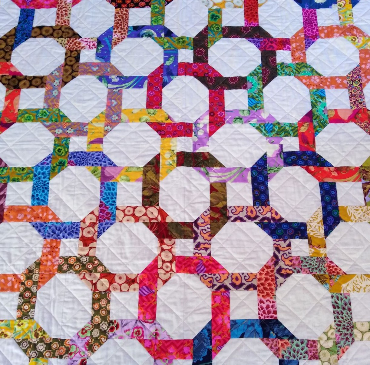 Interlocking Chains Quilt Sewing Machine Weekend | Stitchtopia