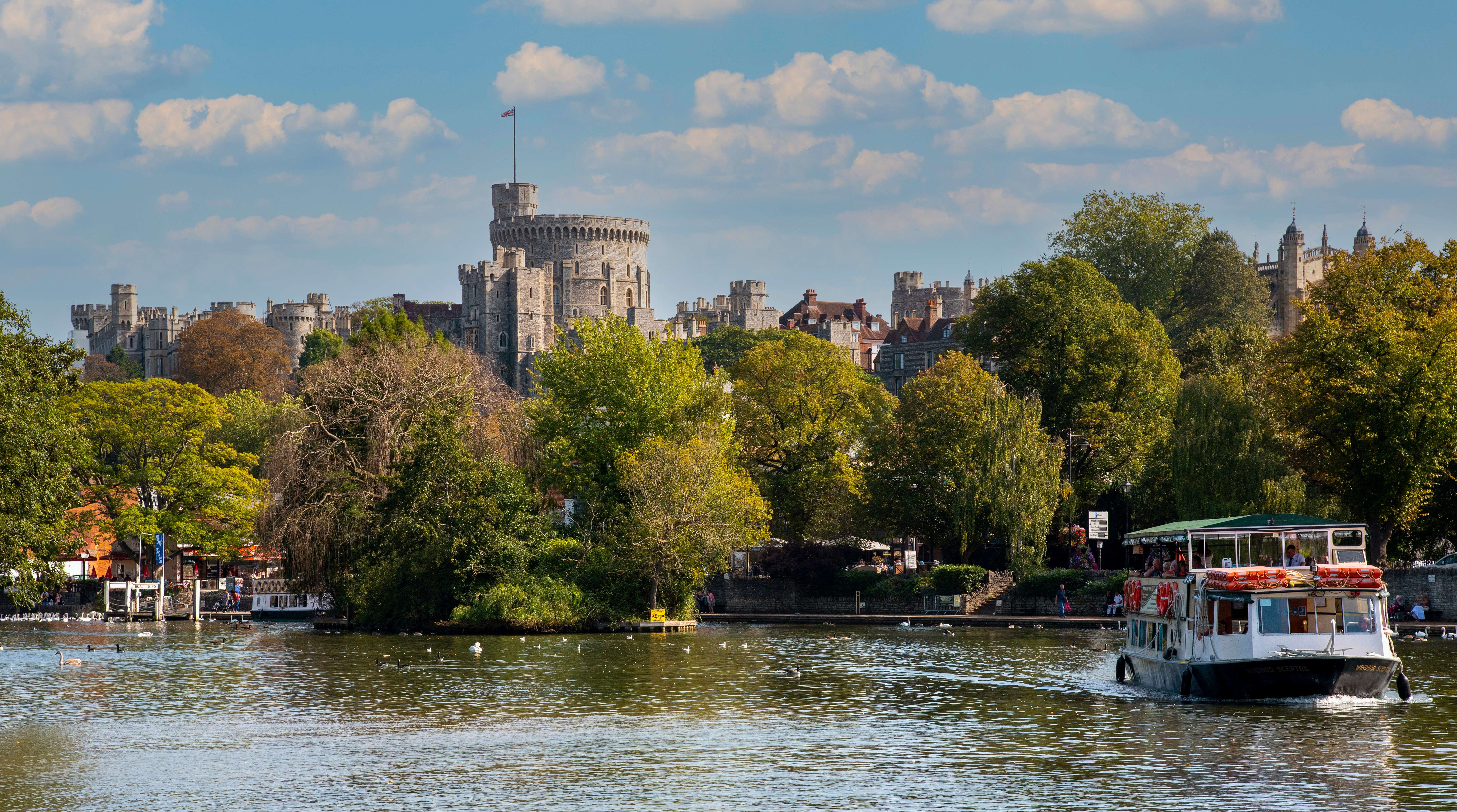 The Great River Thames & Windsor Castle | Leger Holidays